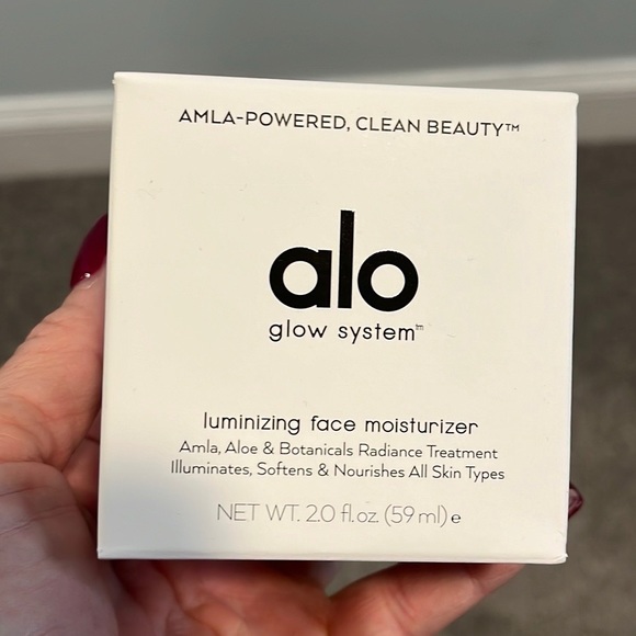 ALO Yoga | Skincare | Alo Luminizing Face Moisturizer Os | Poshmark